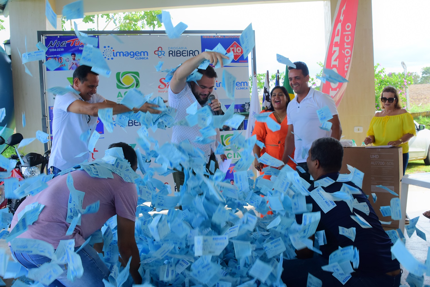 Sorteio do Show de Prêmios da Acin premia consumidores com três motos ...